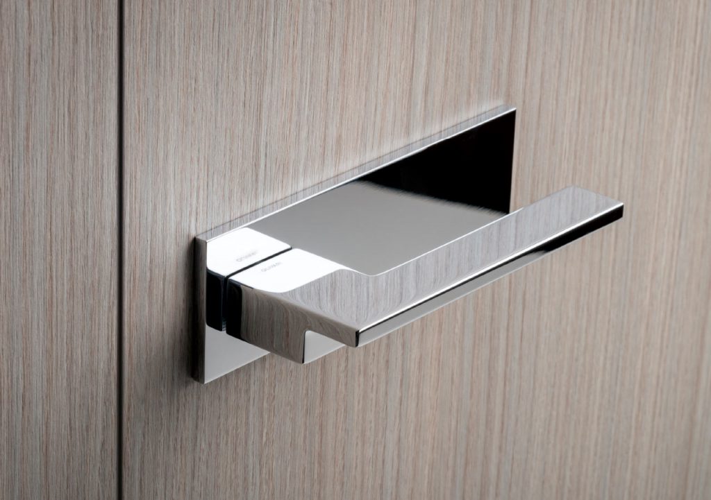 Door handles on horizontal plate | Olivari